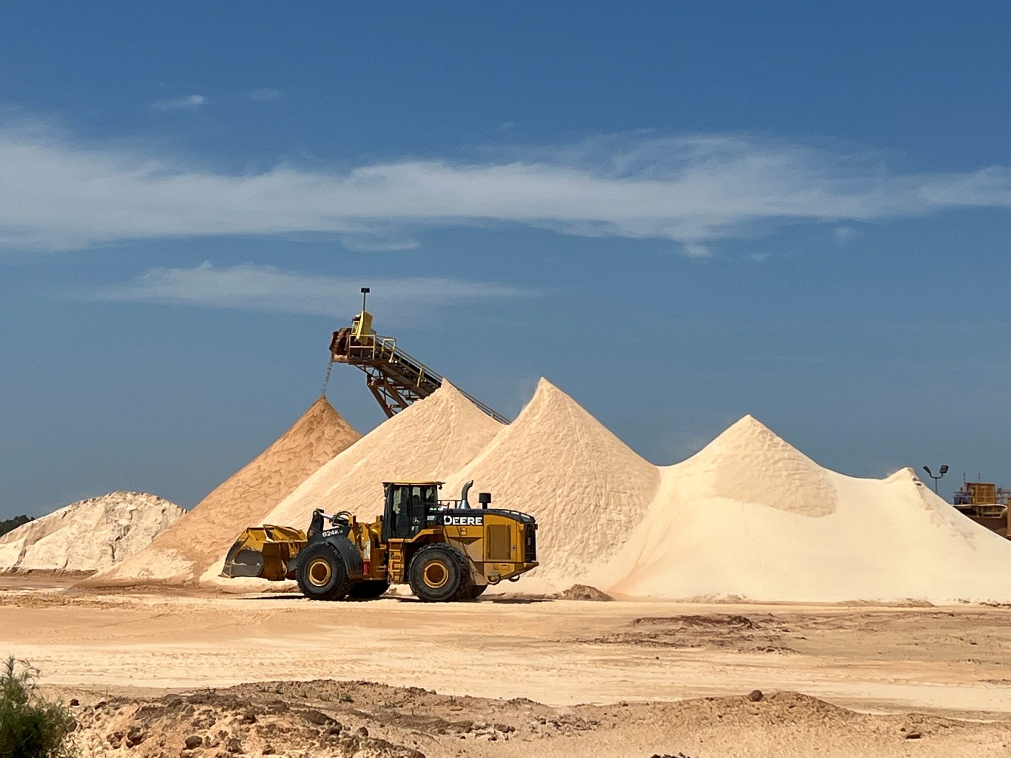 Brady Brown Round to Sub-Round Silica Sand In-Bulk Supplier
